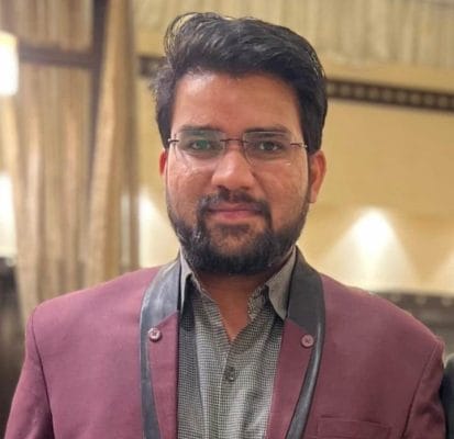 WHO WE ARE – PAK OMAN